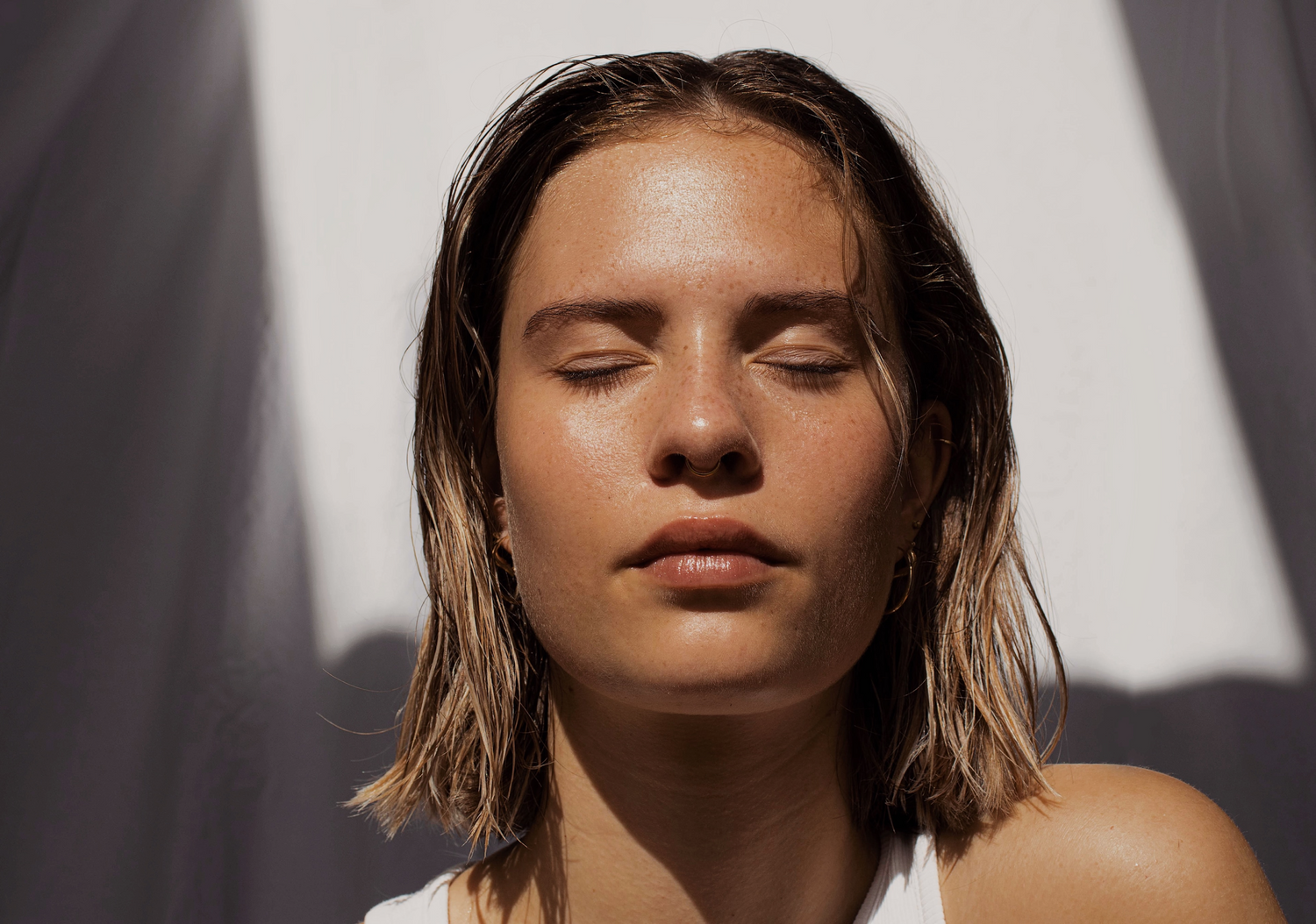 What Is Oily Skin? Causes and Management – SumaNurica